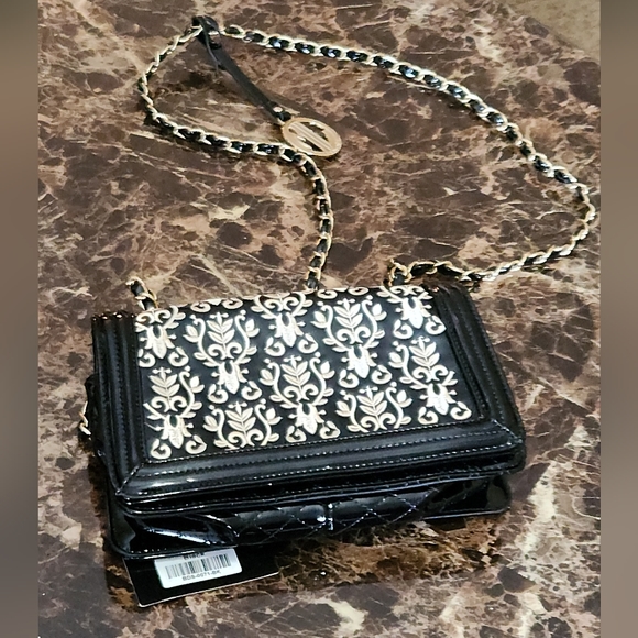 HandBag Express | Bags | Handbag Express Black And Gold Julia And ...